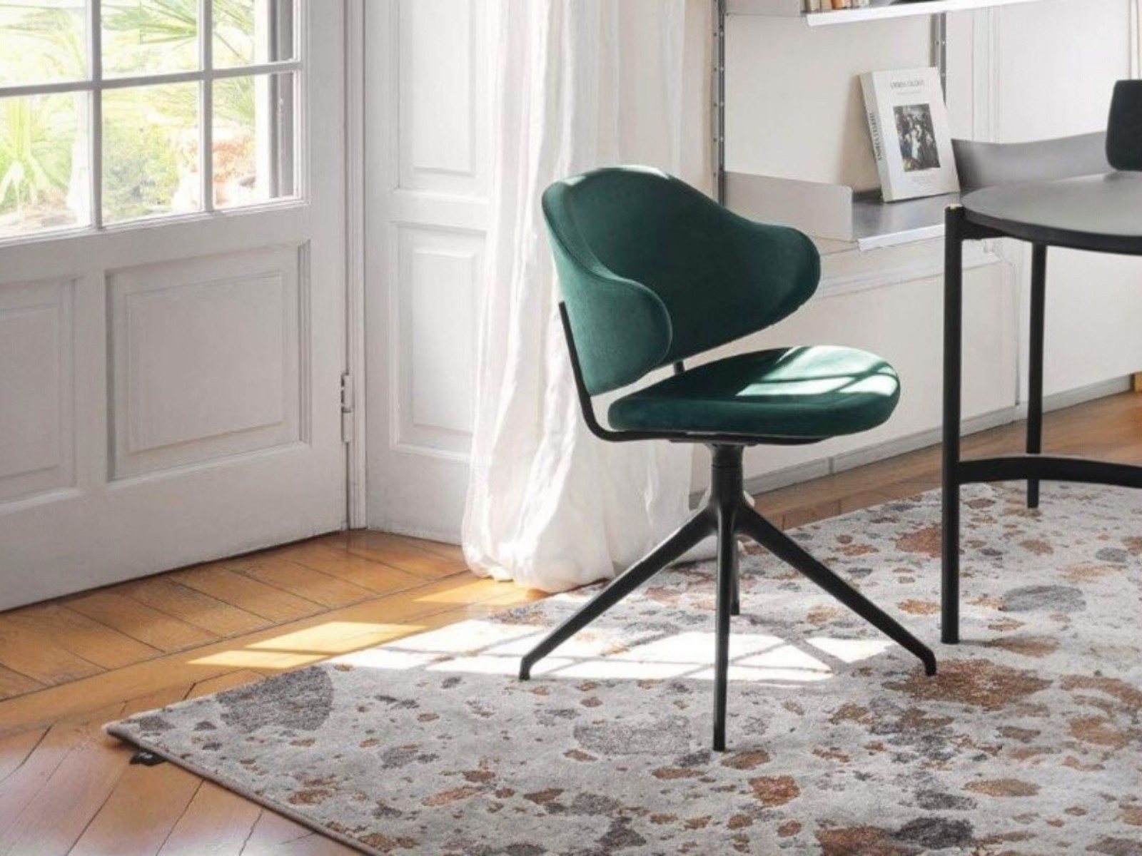 Holly Swivel Chair By Calligaris - Beadle Crome Interiors