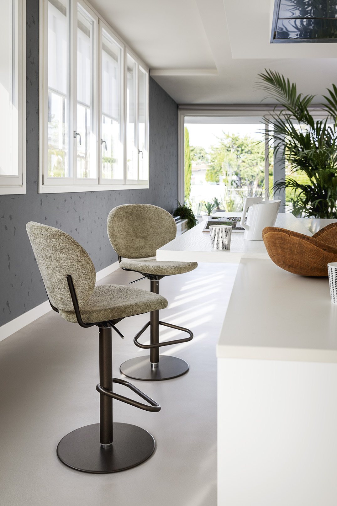 Ines CS2228 Made To Order Gas Lift Bar Stool By Calligaris - Beadle ...